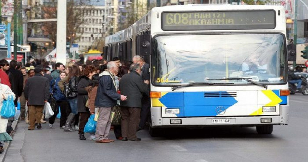 Ο ΦΟΙΤΗΤΗΣ ΠΟΥ ΑΦΗΣΕ ΤΟΥΣ ΕΠΙΒΑΤΕΣ ΜΕ ΑΝΟΙΧΤΟ ΤΟ ΣΤΟΜΑ ΣΤΟ ΛΕΩΦΟΡΕΙΟ!
