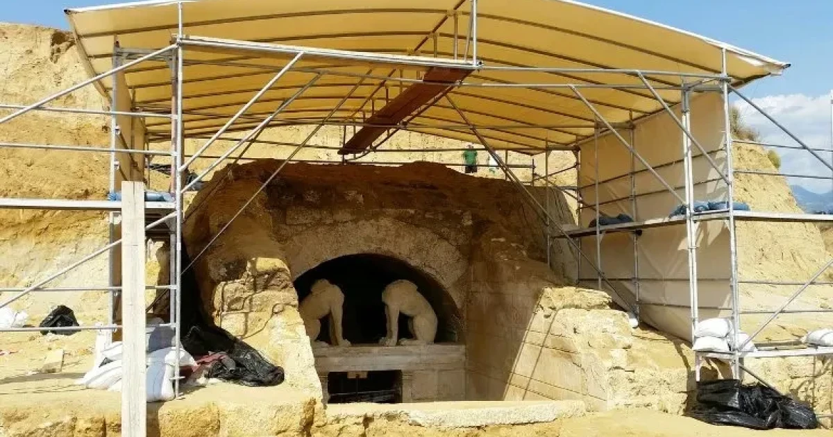 Αδάμ‑Βελένη και Γιώργος Βελένης για τον Τύμβο Καστά- Ρωξάνη και ...